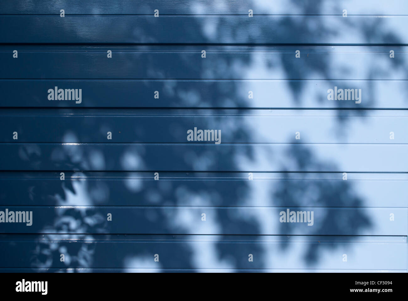 Shade tree garage hi-res stock photography and images - Alamy
