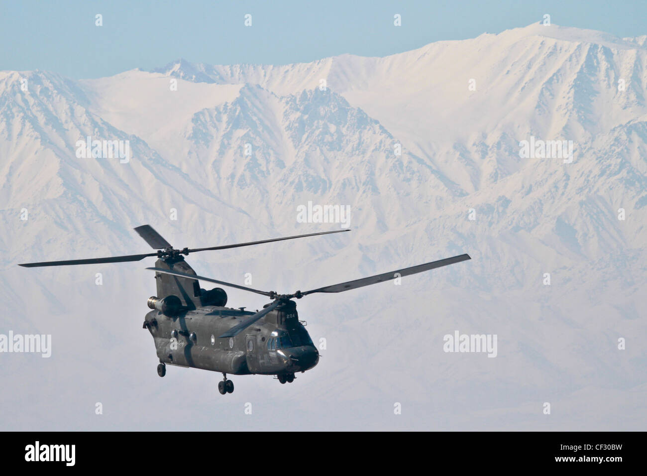 A U.S. Army CH-47 Chinook heavy lift helicopter lifts off from Bagram ...