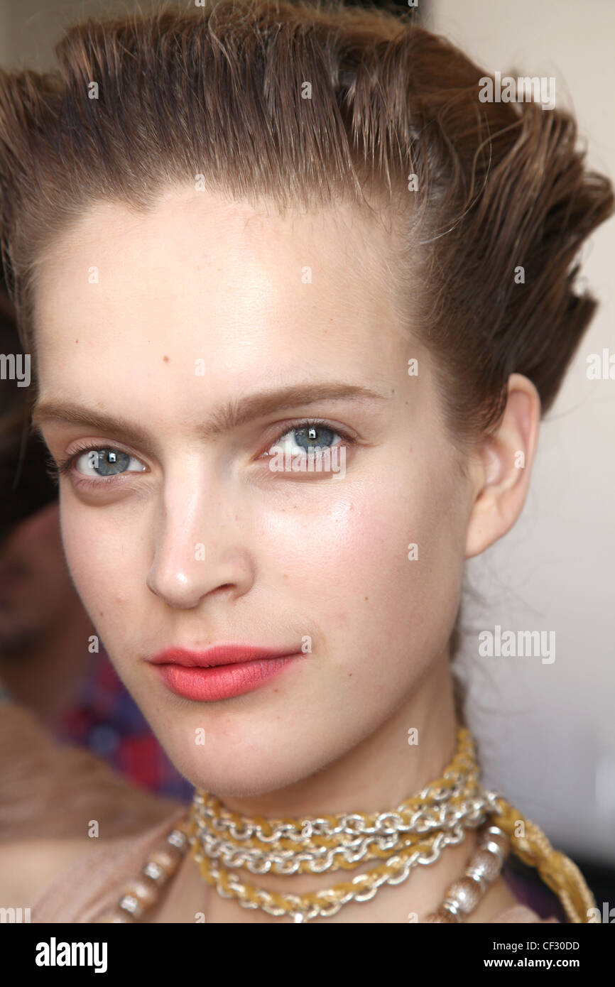 Silver jewellery model hi-res stock photography and images - Alamy