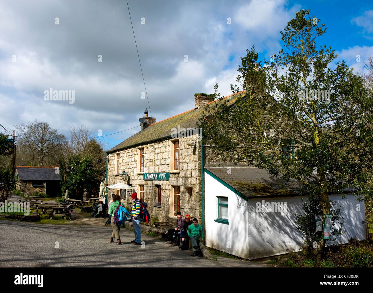 Tourists outside the Lamorna Wink public house in Lamorna Valley Stock ...