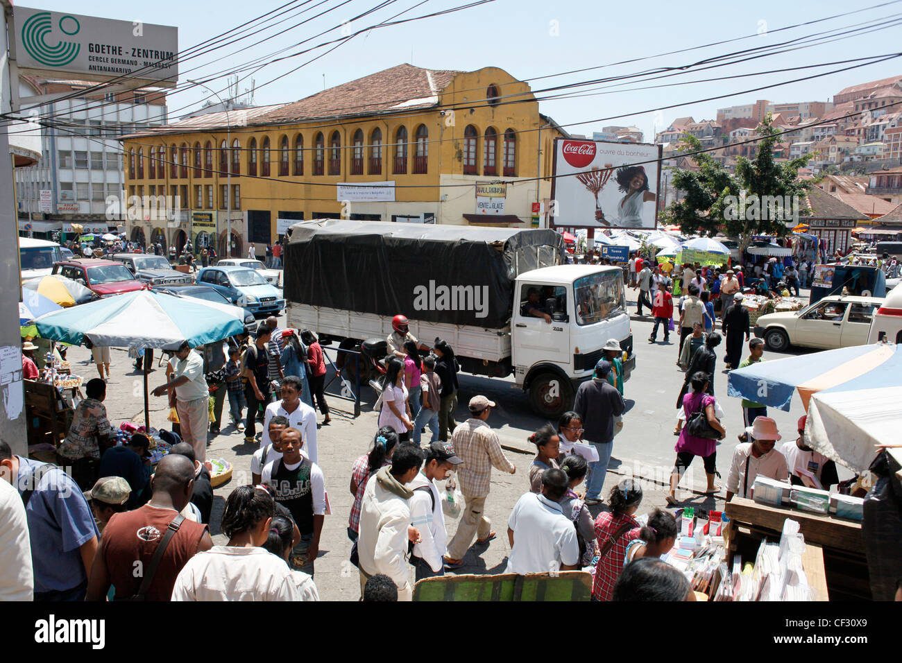 African busy market hi-res stock photography and images - Alamy