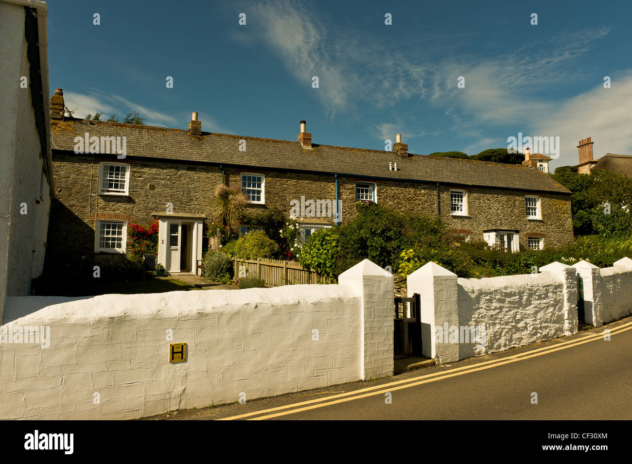 Wall of cornish cottage hi-res stock photography and images - Alamy