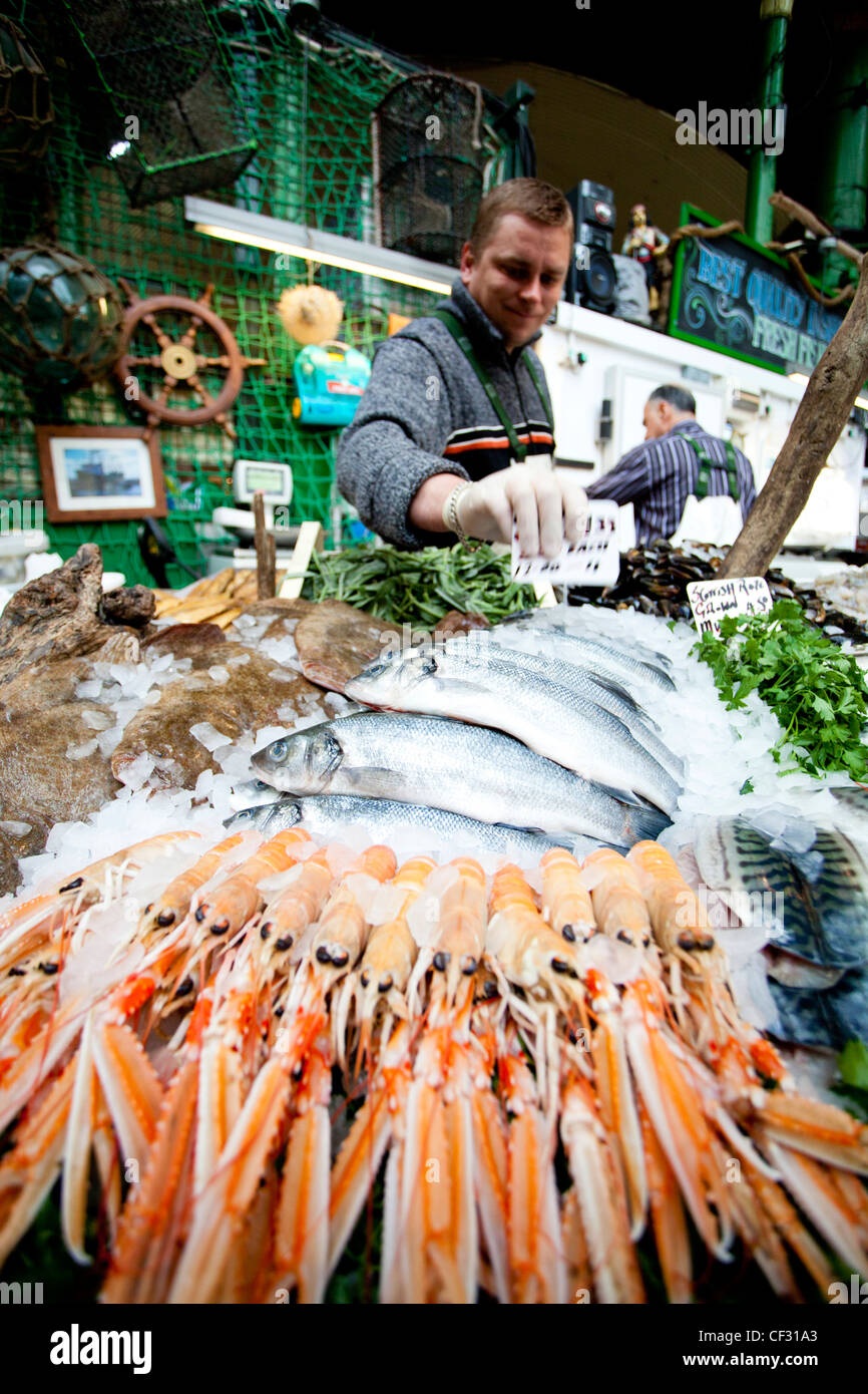 Shellfish stalls uk hi-res stock photography and images - Alamy