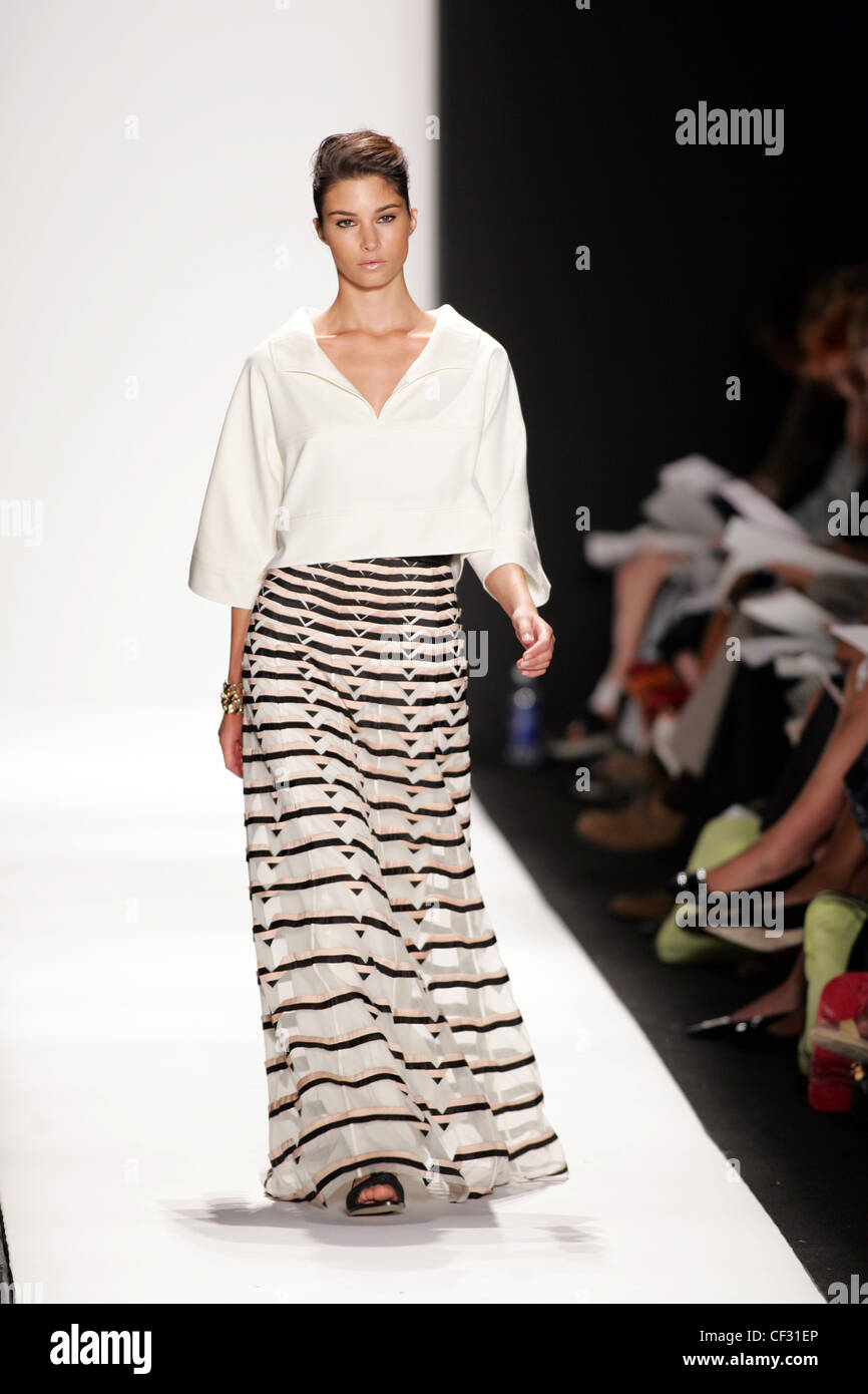 Carolina Herrera New York Ready to Wear Spring Summer Model Marija ...