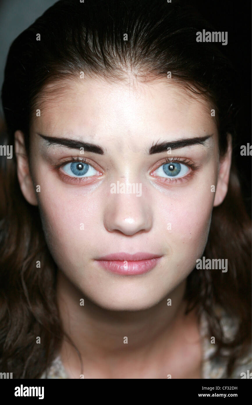Roksanda Ilincic Backstage London Ready to Wear Spring Summer Brunette ...