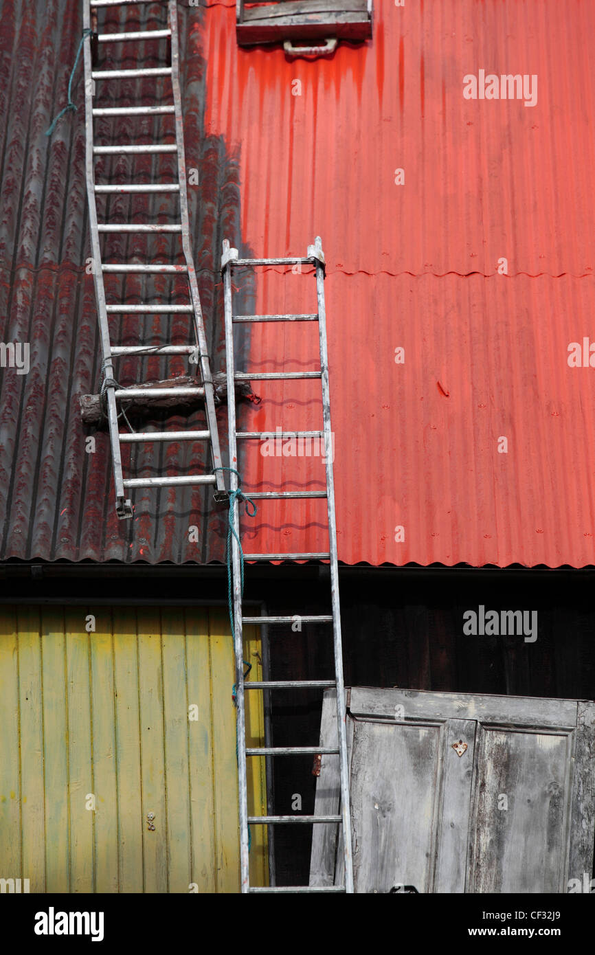 Fixed ladders hi-res stock photography and images - Alamy