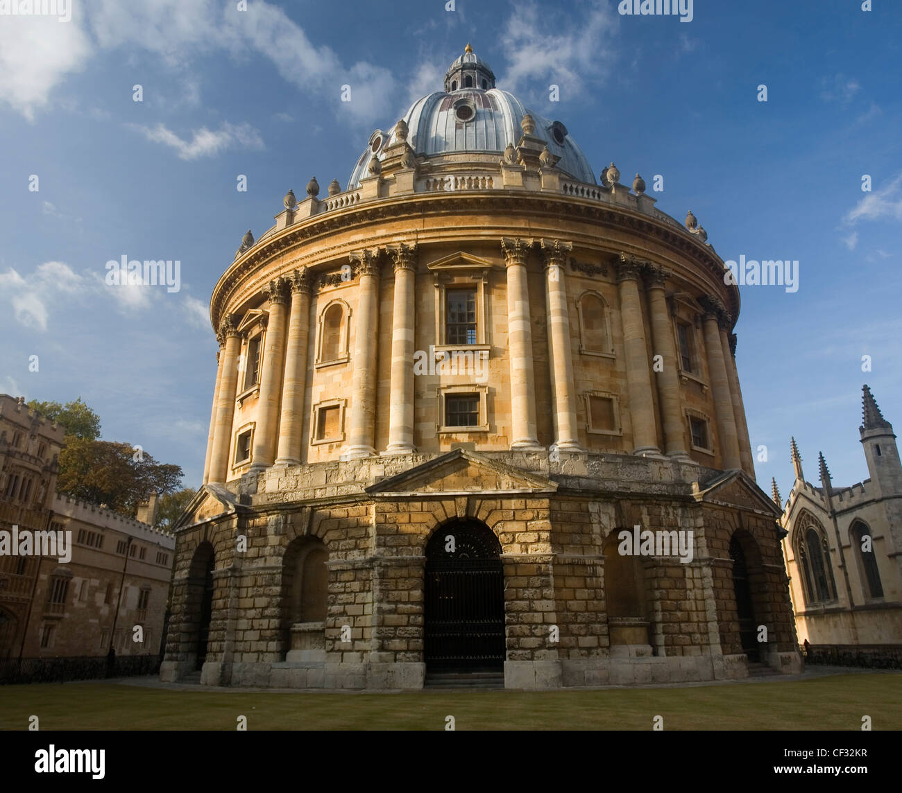 Radcliffe Camera in Oxford, designed by James Gibbs in the English ...