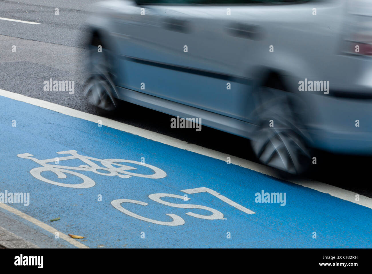Blue cycle sign london hi-res stock photography and images - Alamy