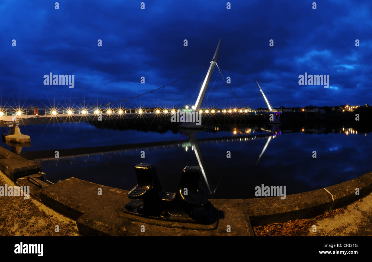 Peace Bridge. River Foyle. Derry Londonderry Stock Photo - Alamy