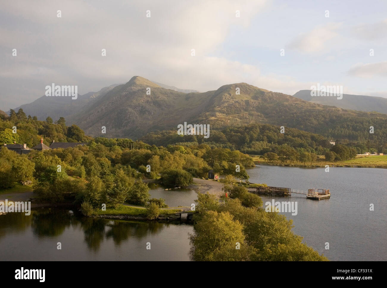 Lake Padarn (Llyn Padarn) looking towards Mount Snowdon, in the ...