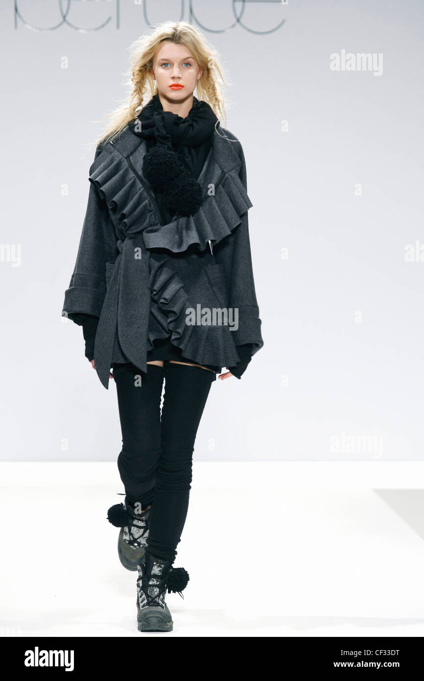 Berube London Ready to Wear Autumn Winter Model long blonde hair ...