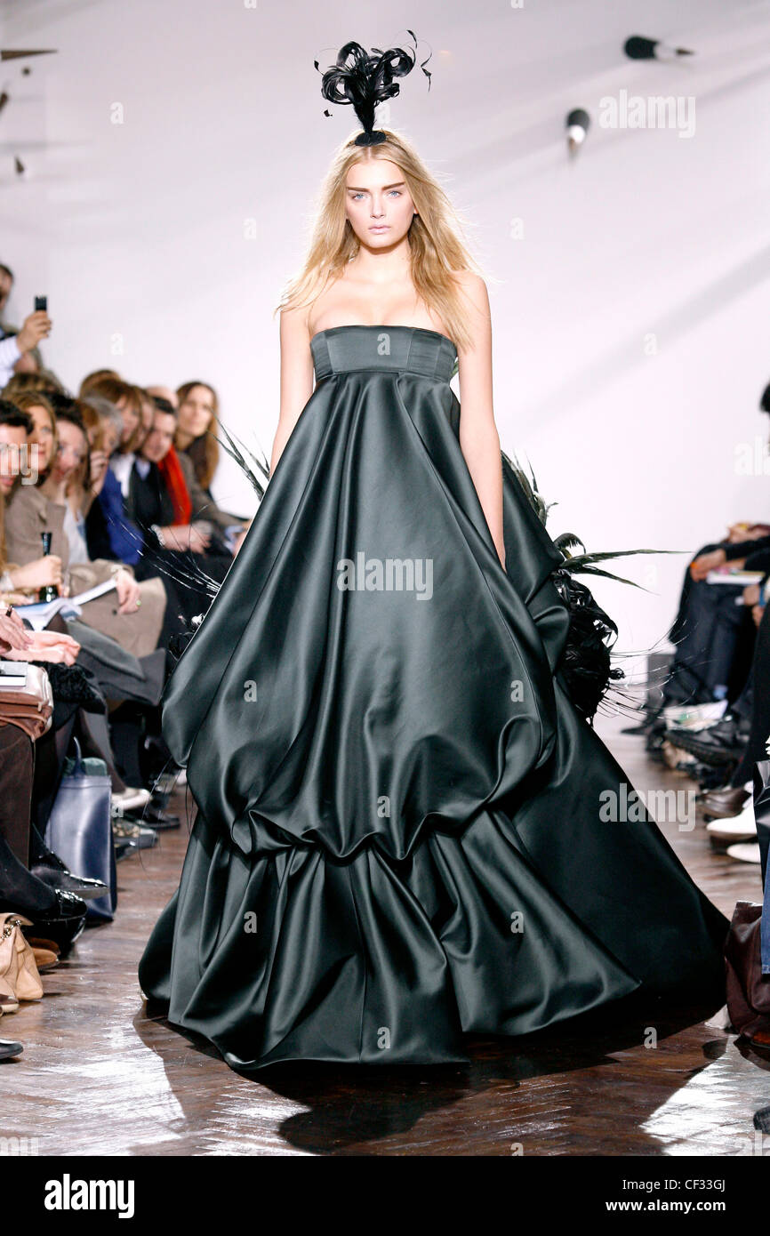 Giles Deacon London Ready to Wear Autumn Winter Model Lily Donaldson ...