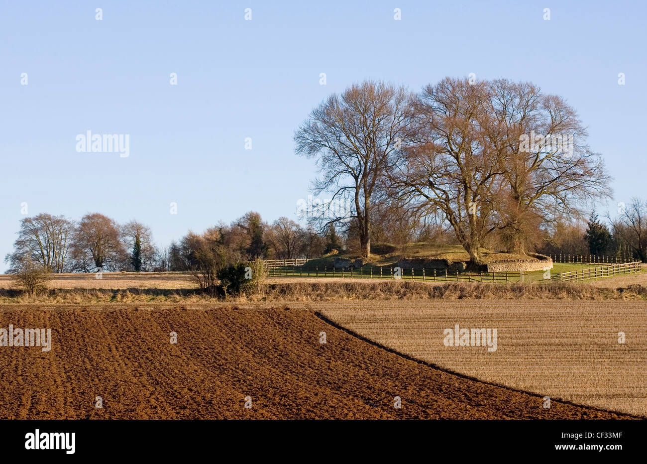 Neolithic tumulus long hi-res stock photography and images - Alamy
