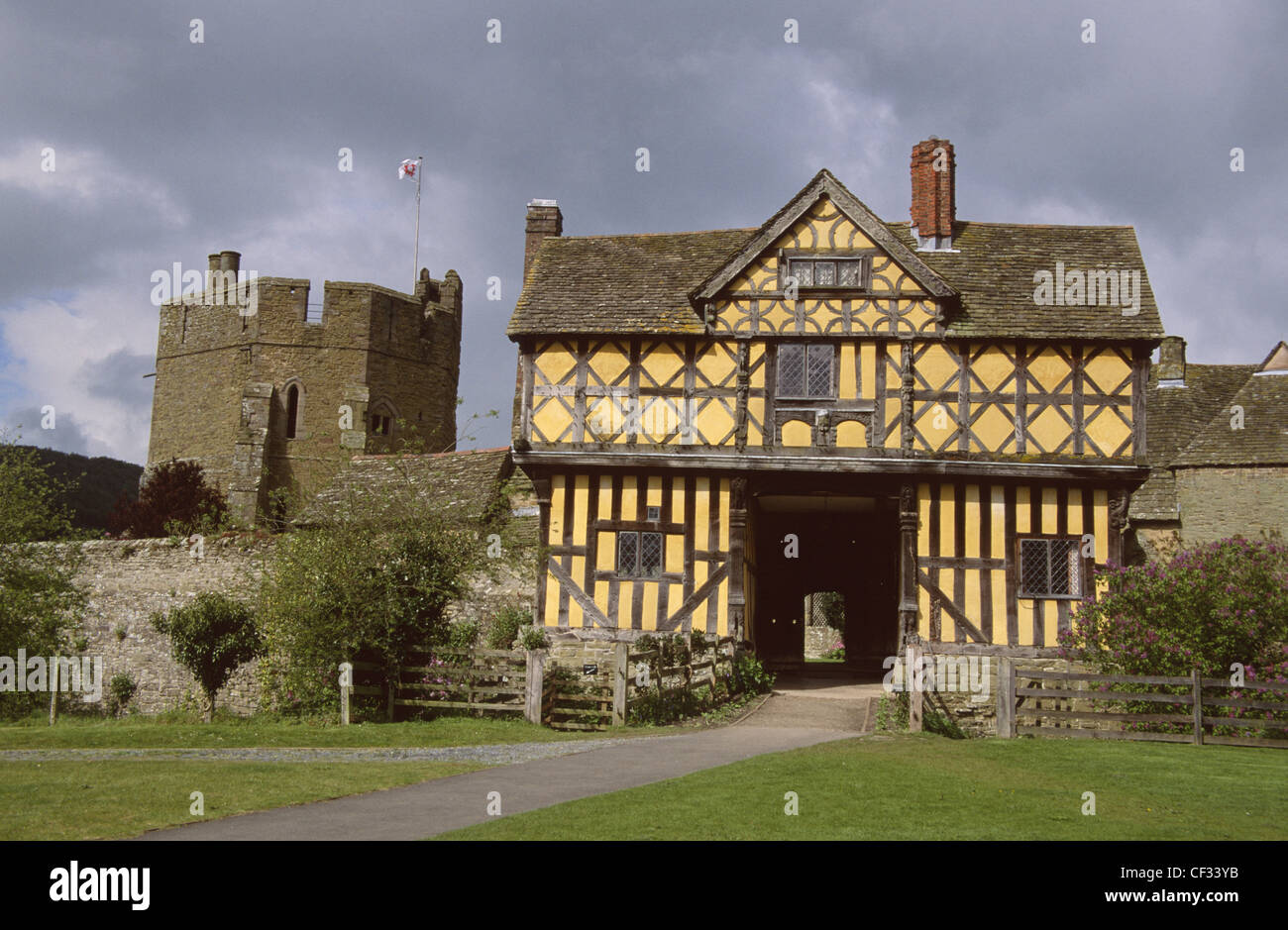 Stokesay Castle SA Gatehouse Stock Photo - Alamy