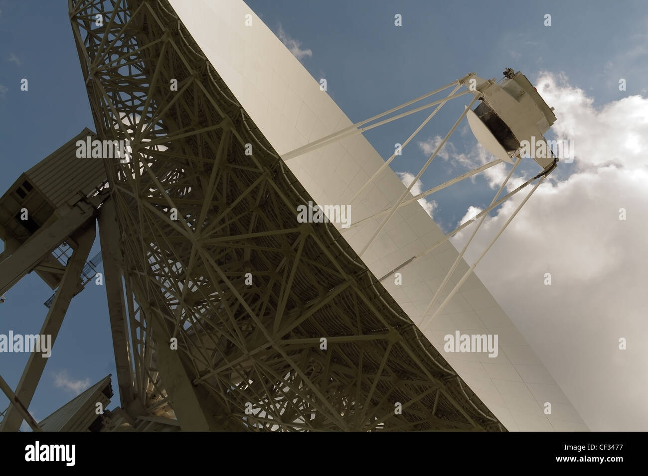Radio telescope antenna hi-res stock photography and images - Alamy