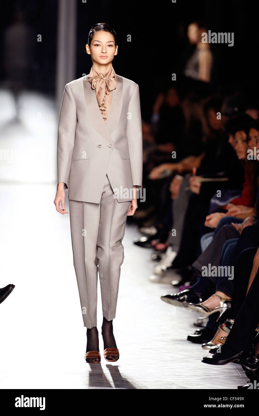 Ysl catwalk hi-res stock photography and images - Alamy