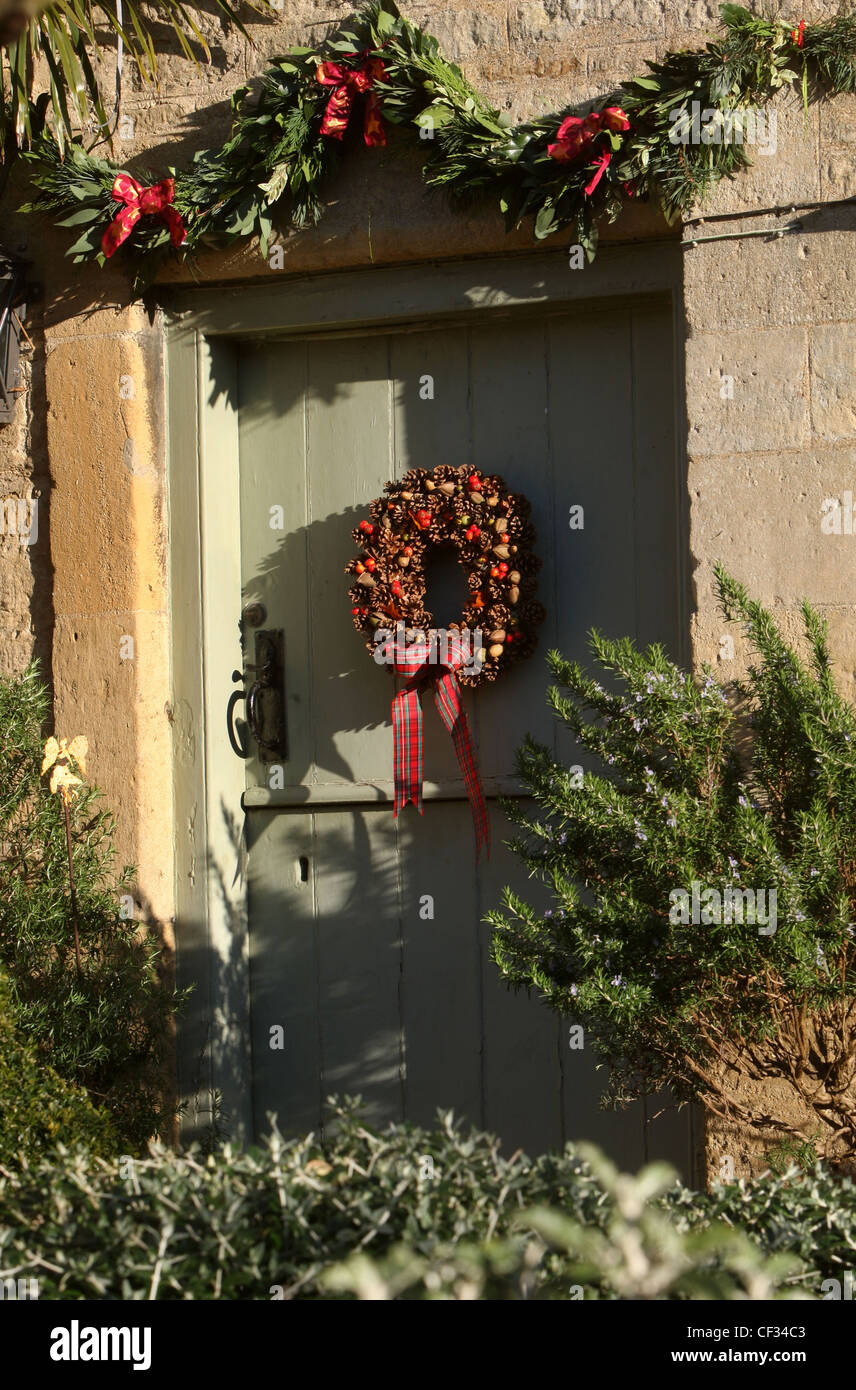 Bunny Guinness makes christmas decorations Detail image of front ...