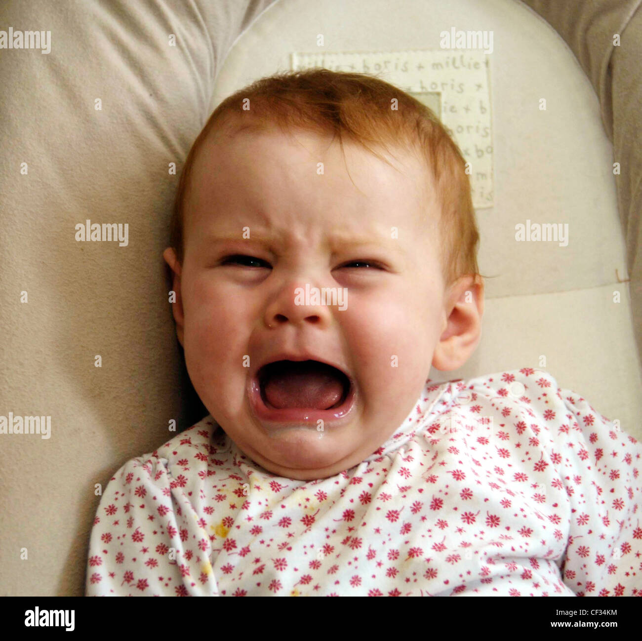 Female child looking to camera crying Stock Photo - Alamy