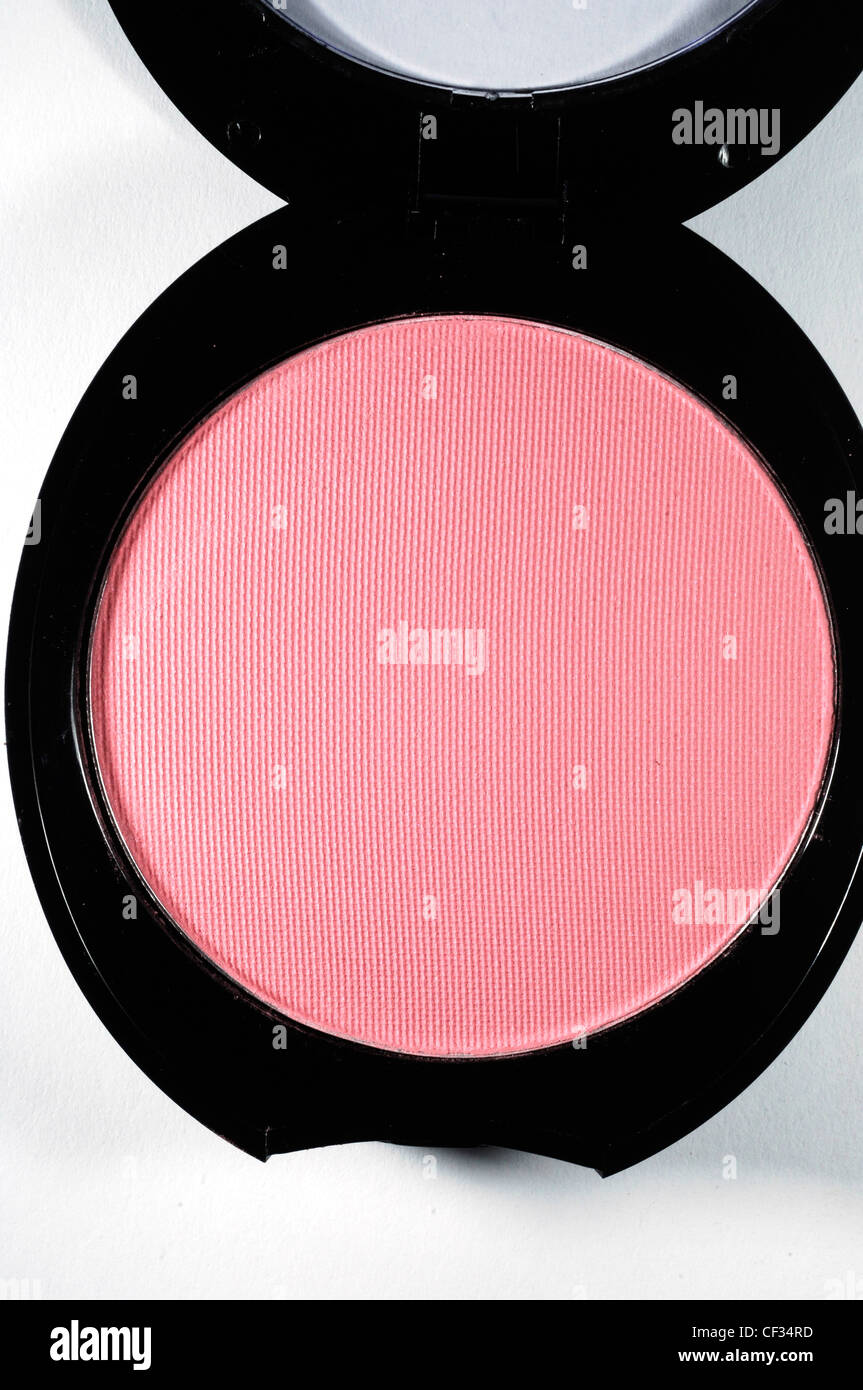Pink compact eyeshadow Stock Photo - Alamy