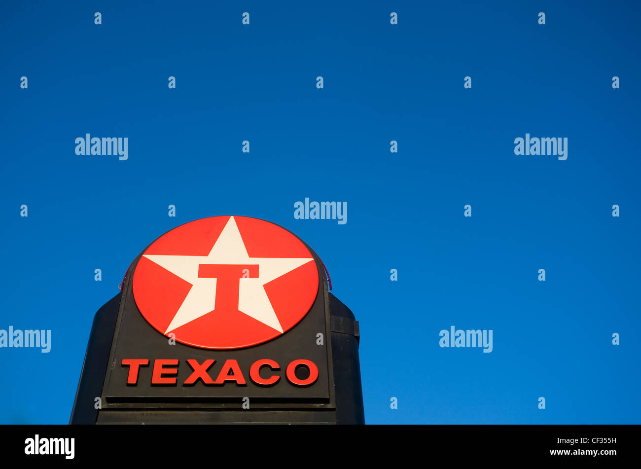 A Texaco petrol station sign against a deep blue sky Stock Photo - Alamy