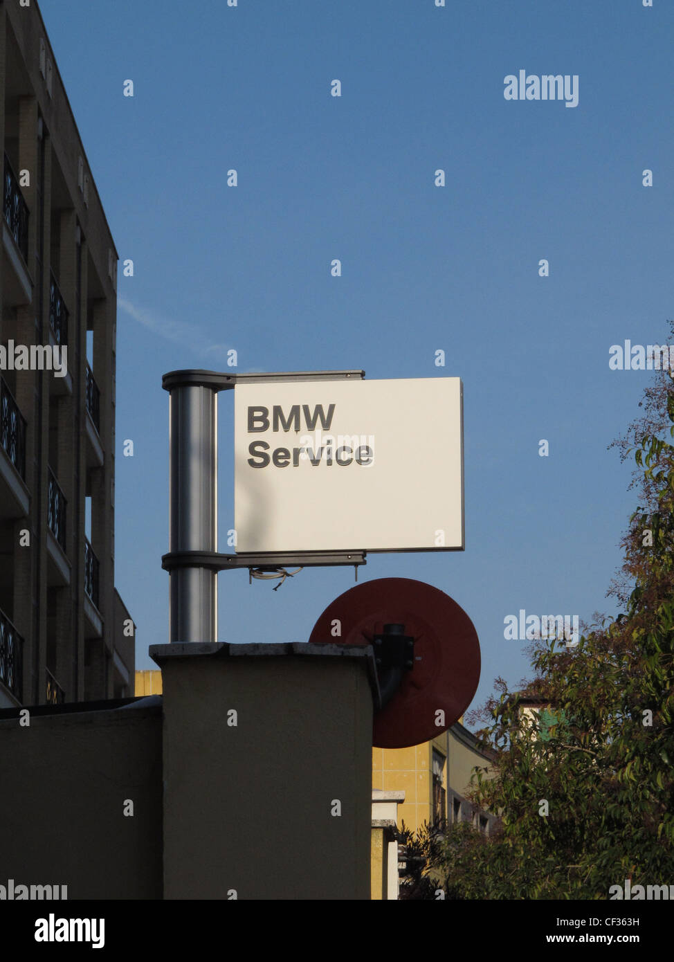 Bmw cars garage hi-res stock photography and images - Alamy