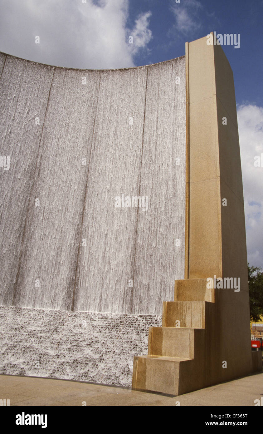 USA Houston Texas Williams Tower Water Wall Stock Photo - Alamy