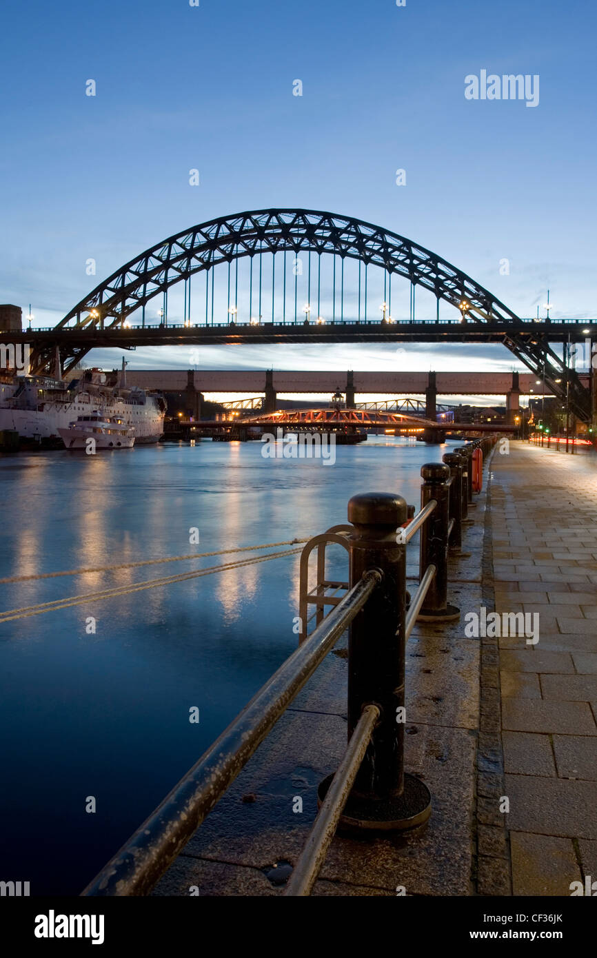 Silhouette of tyne bridges hi-res stock photography and images - Alamy