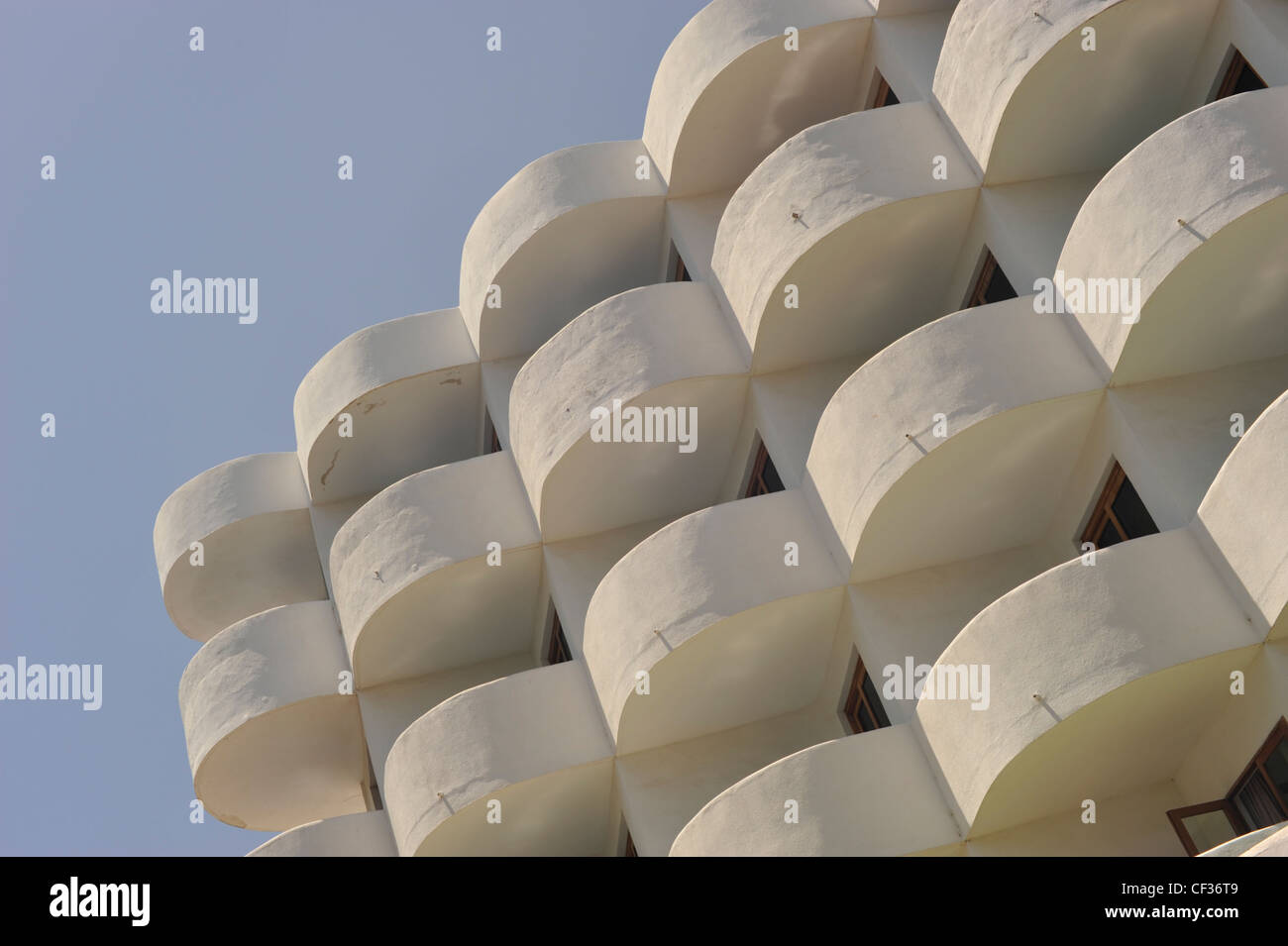 A rather unattractive block of modernist style apartments in Cala d'Or ...