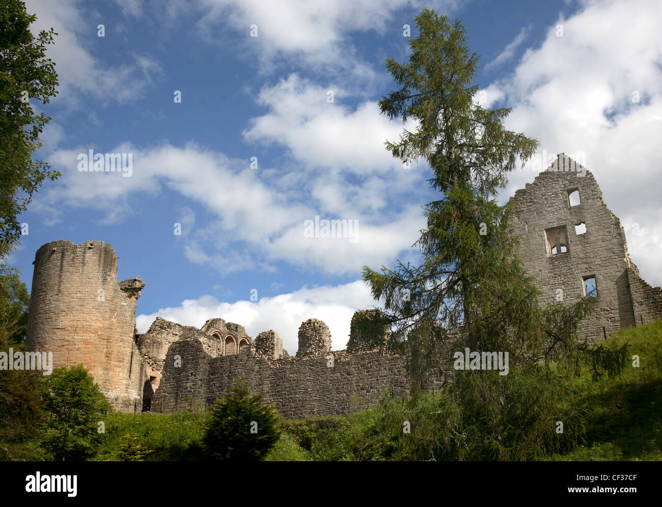 A view toward the ruins of Kildrummy Castle near Alford Stock Photo - Alamy