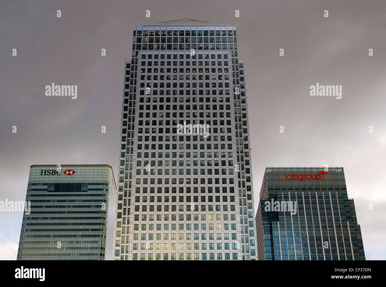 5 canada square canary wharf london hi-res stock photography and images ...