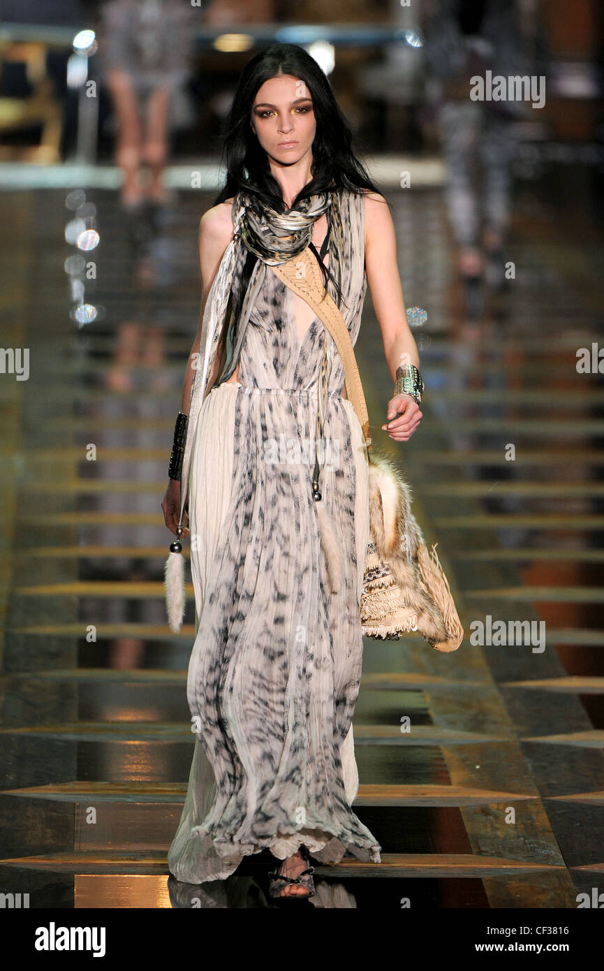 Roberto Cavalli Milan Ready to Wear Autumn Winter Italian model ...