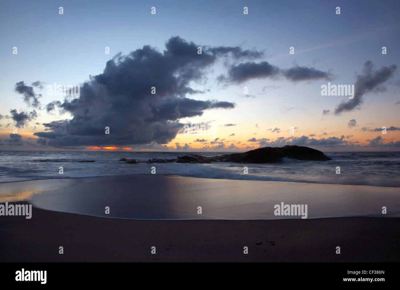 Sandwood bay surf hi-res stock photography and images - Alamy