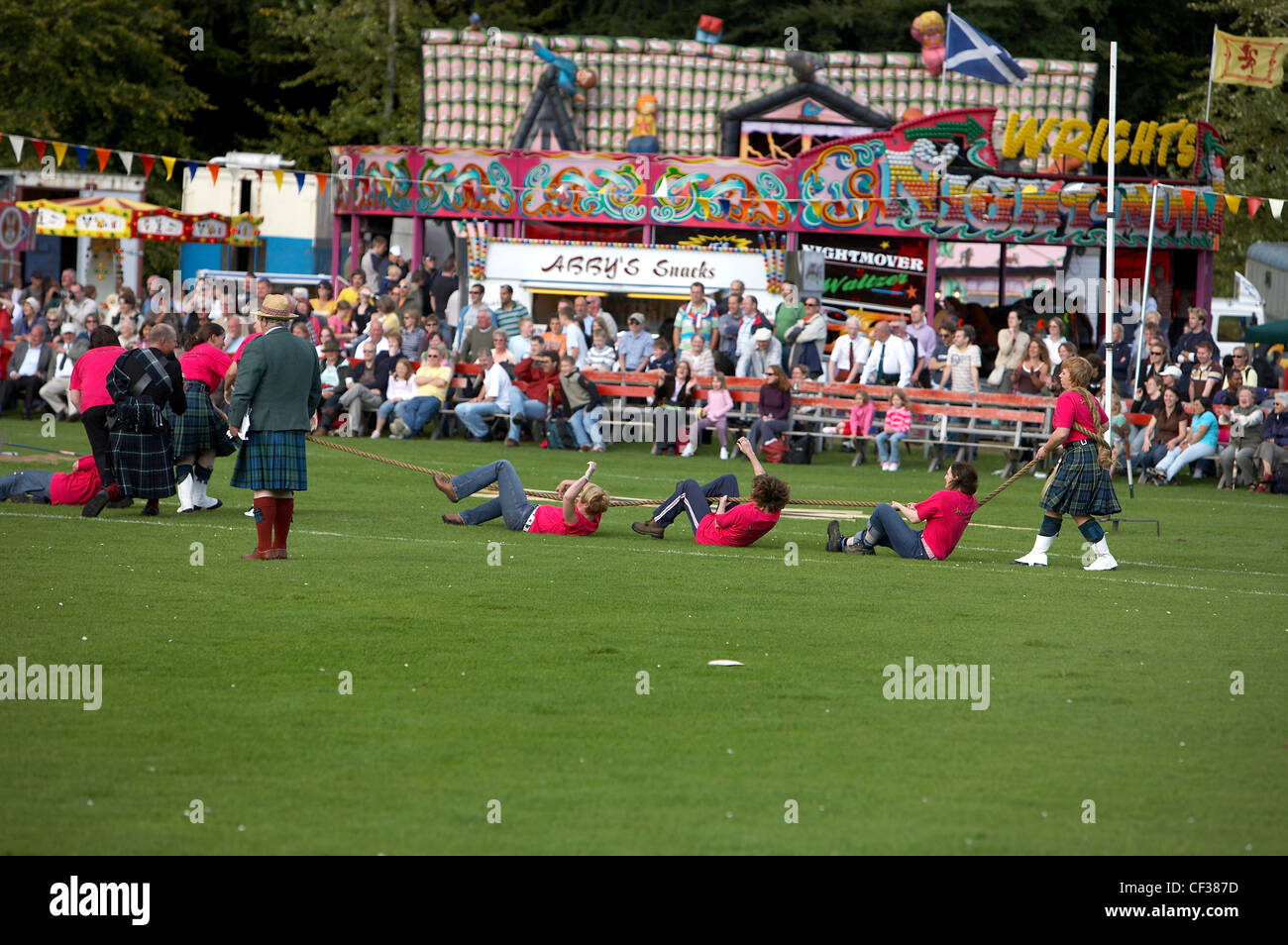 A tug of war competition at the Lonach Highland Games Stock Photo - Alamy