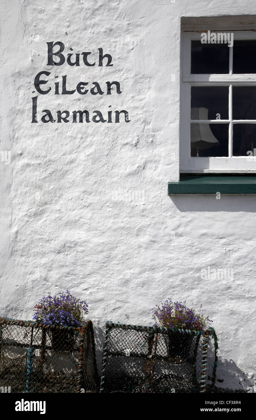 Scottish shop exterior hi-res stock photography and images - Alamy