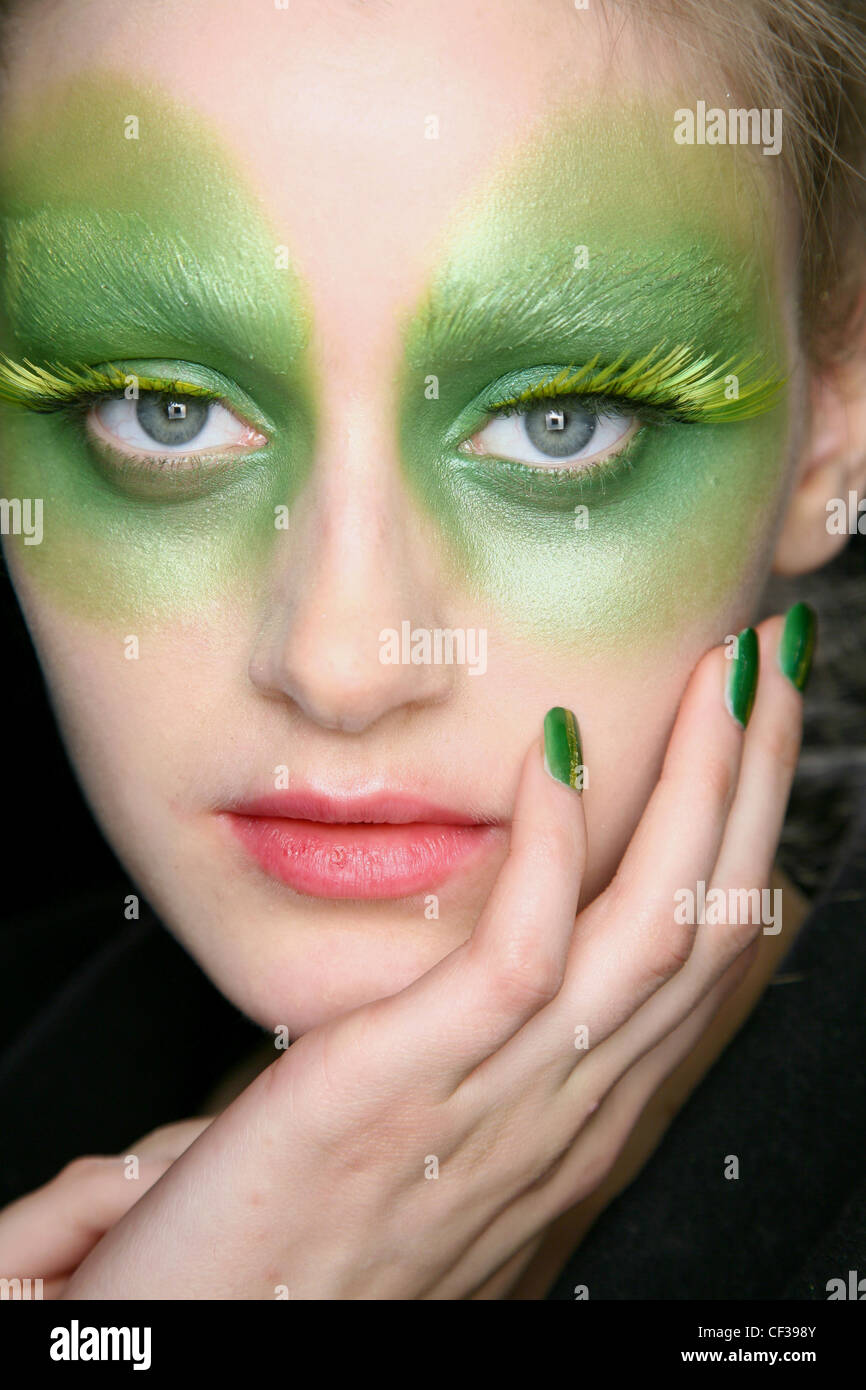 John Galliano BACKSTAGE Paris Ready to Wear Autumn Winter Model long ...