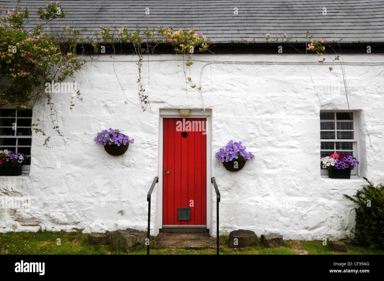 Traditional whitewashed cottage in the village of Dervaig on the Isle ...