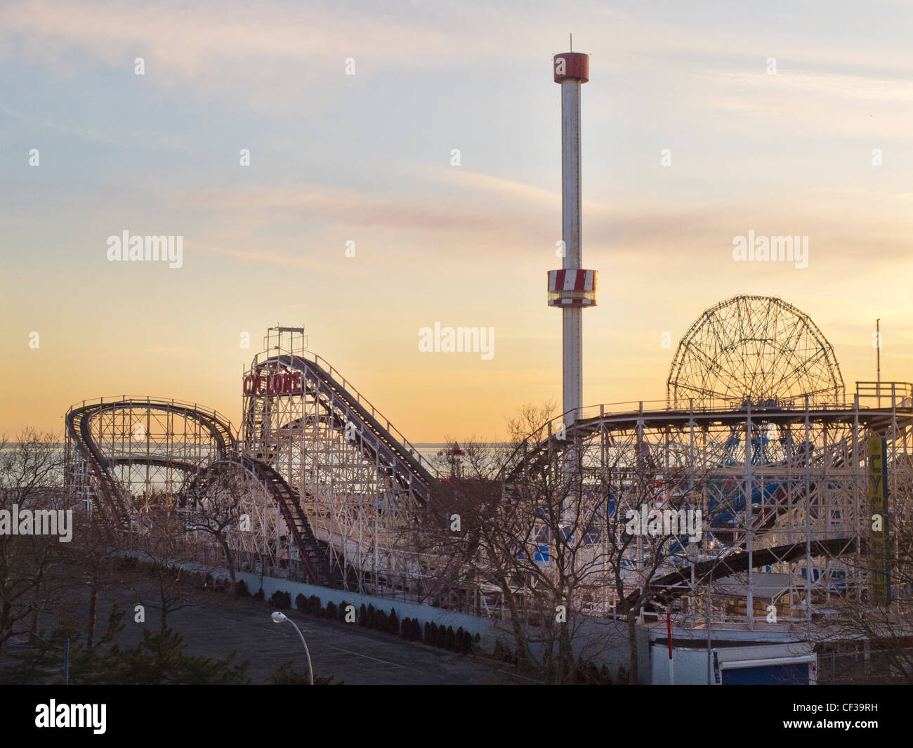 Cyclone ride brooklyn hi-res stock photography and images - Alamy