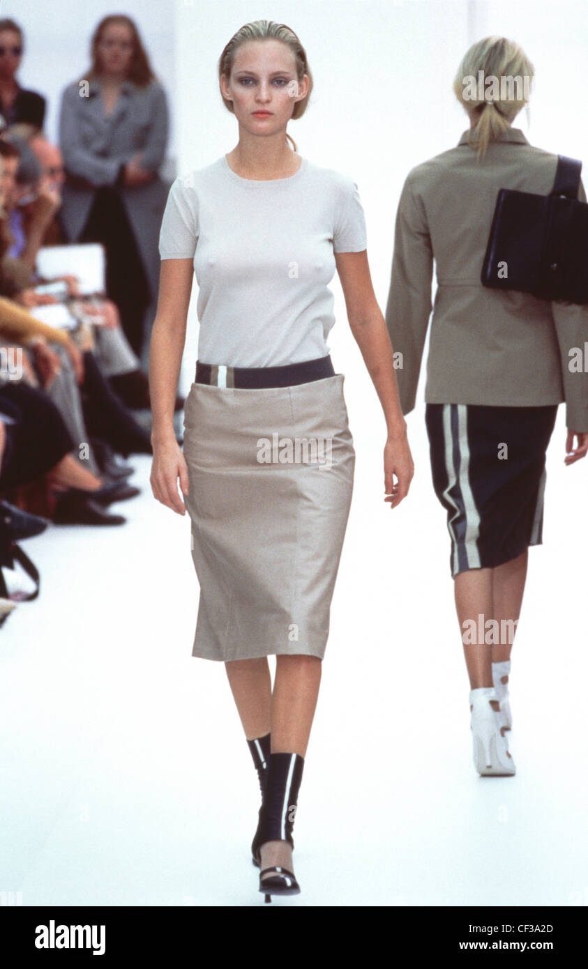 Burberry London Ready to Wear Spring Summer Model Amy Wesson wearing a ...