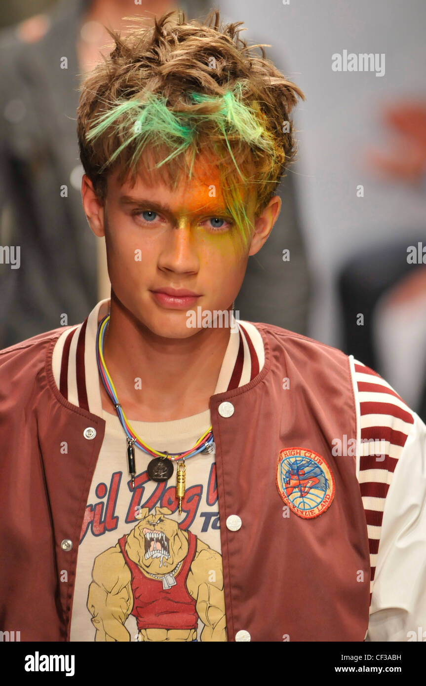 Andrew Mackenzie Milan Ready to Wear Spring Summer Model wearing a ...