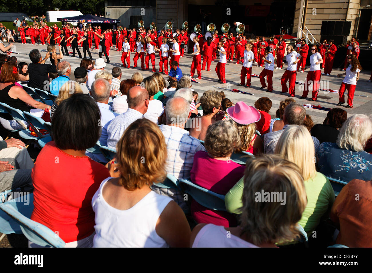 Audience enjoying a performance hi-res stock photography and images - Alamy