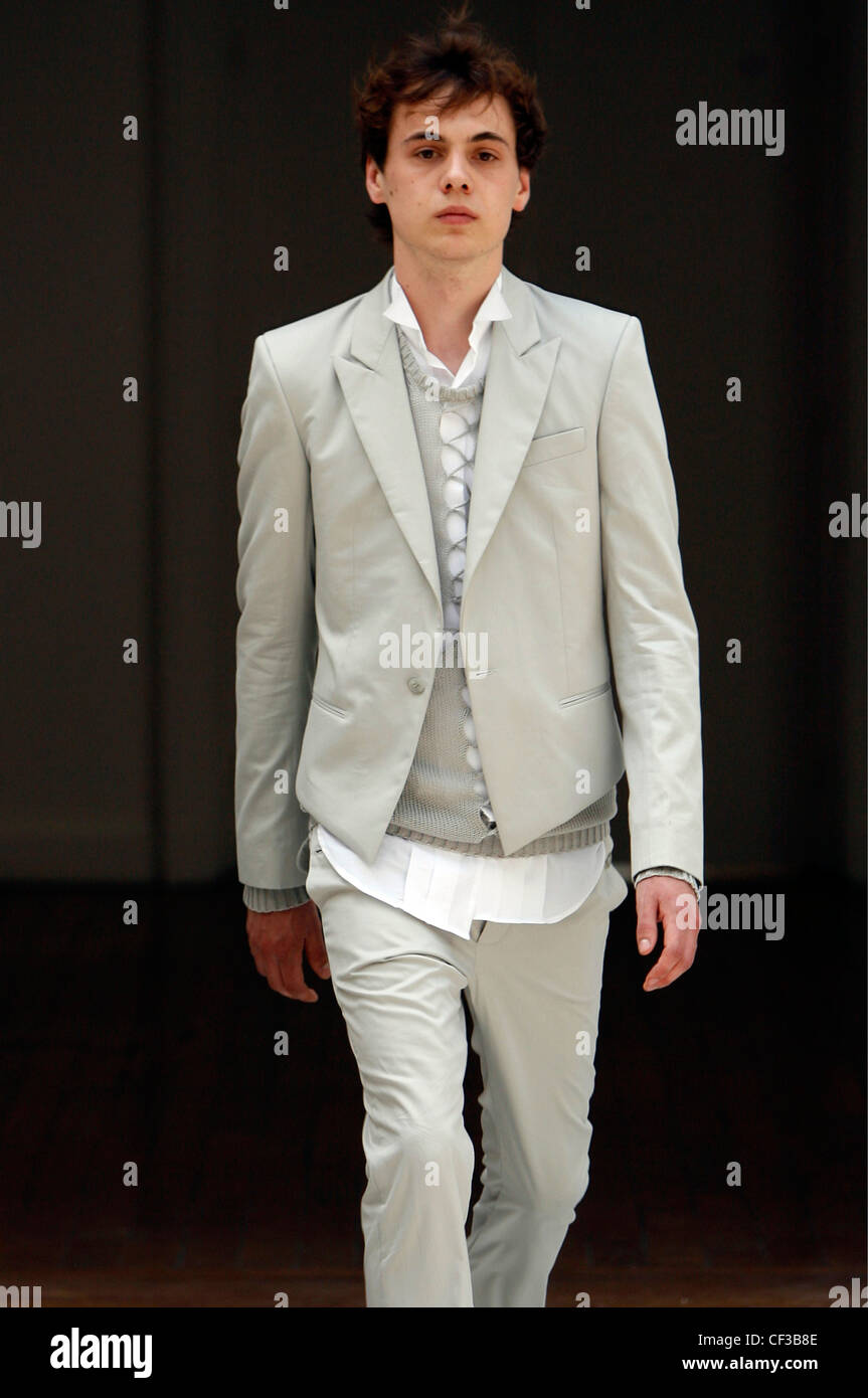 Petar Petrov Paris Ready to Wear Menswear Spring Summer Brunette male ...