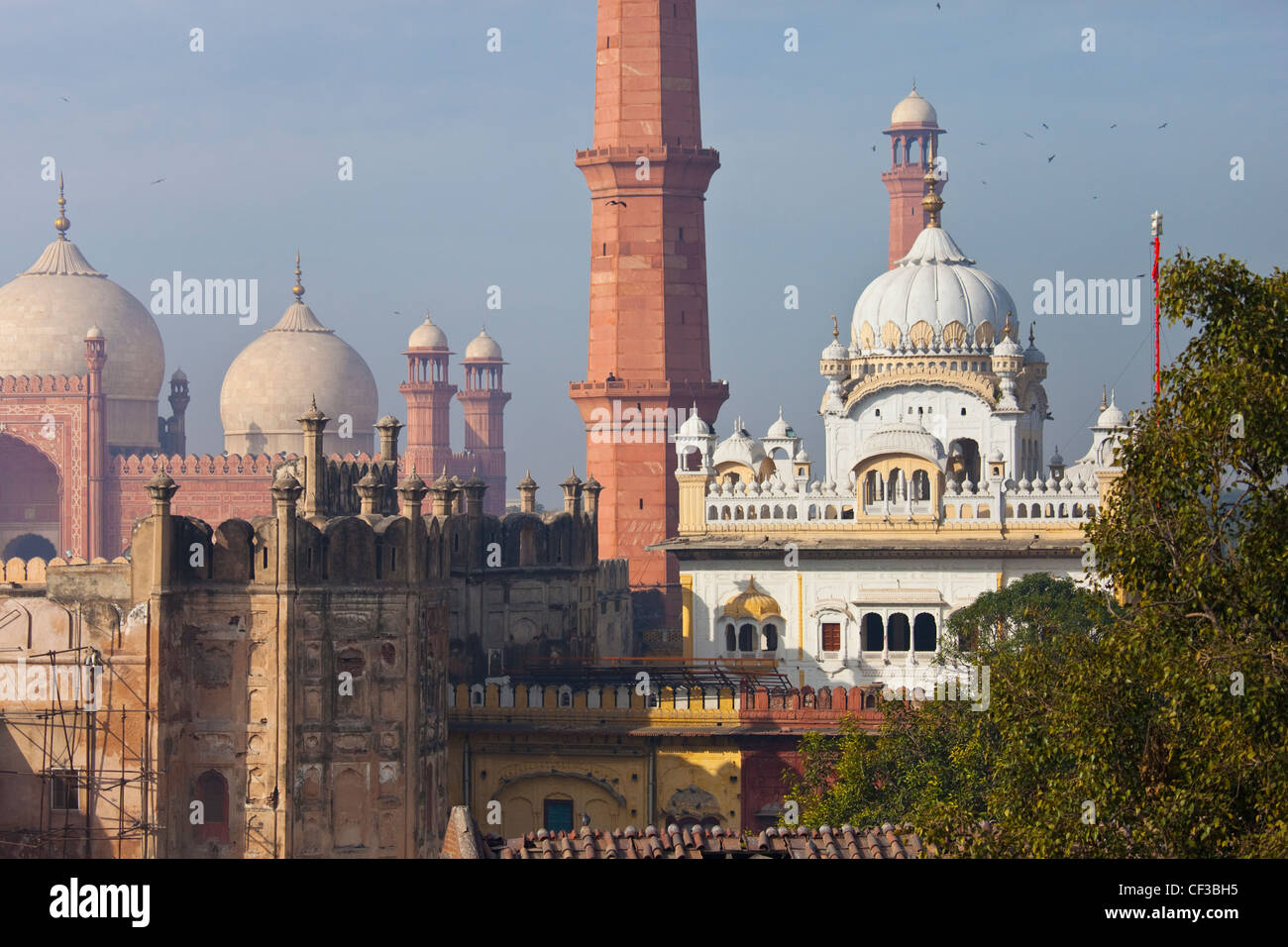 Badshahi Mosque and Baradi Sikh temple, Lahore, Pakistan Stock Photo ...