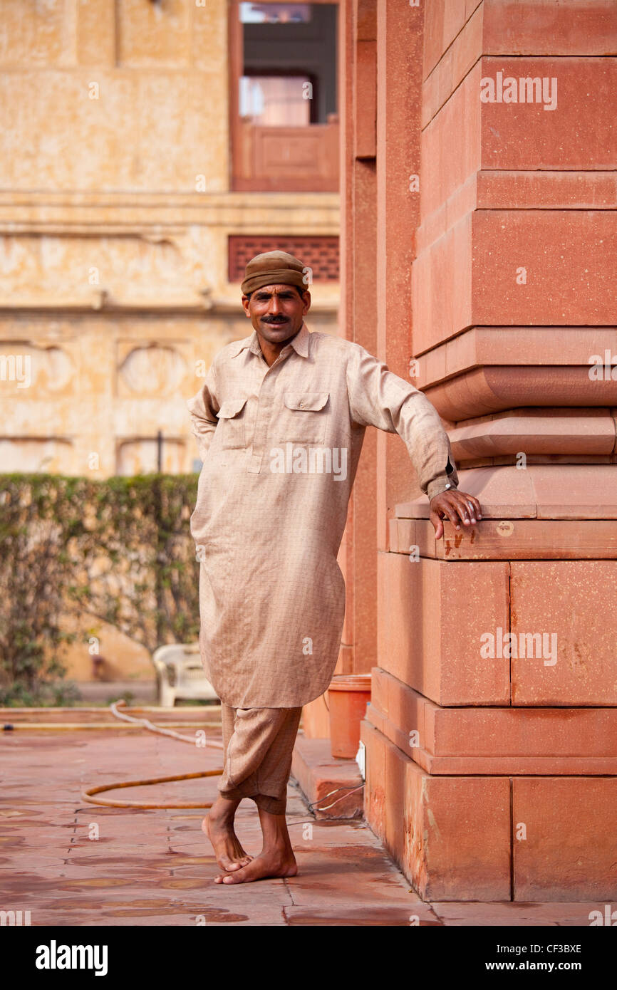 Pakistan traditional dress hi-res stock photography and images - Alamy