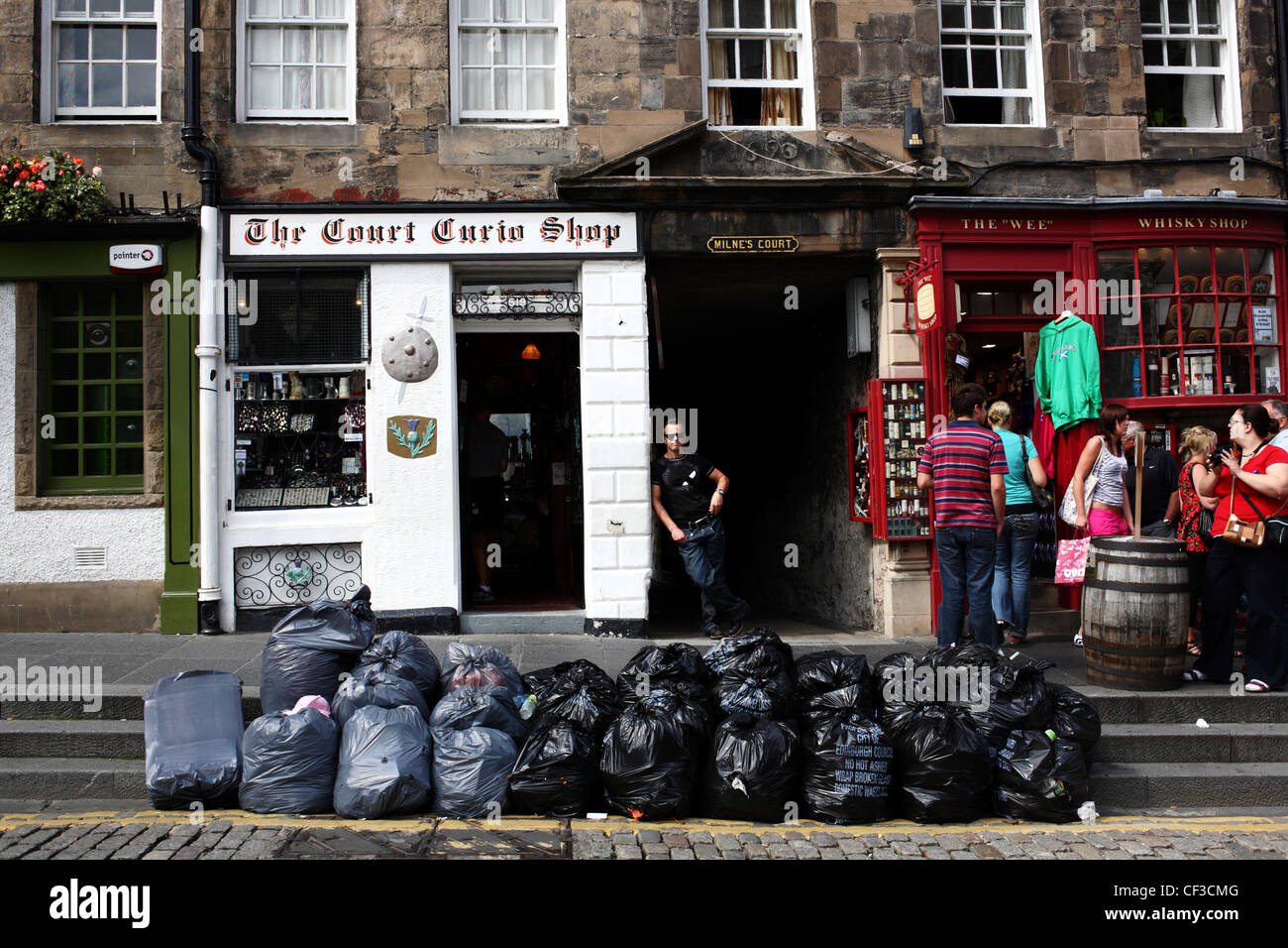 Edinburgh bin strike hi-res stock photography and images - Alamy