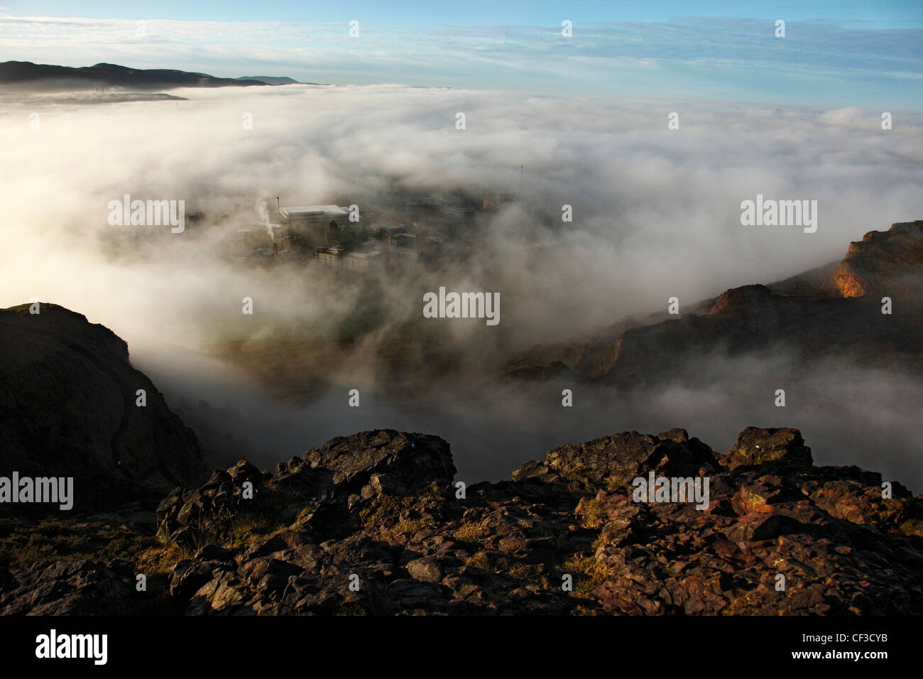 Edinburgh mist hi-res stock photography and images - Alamy