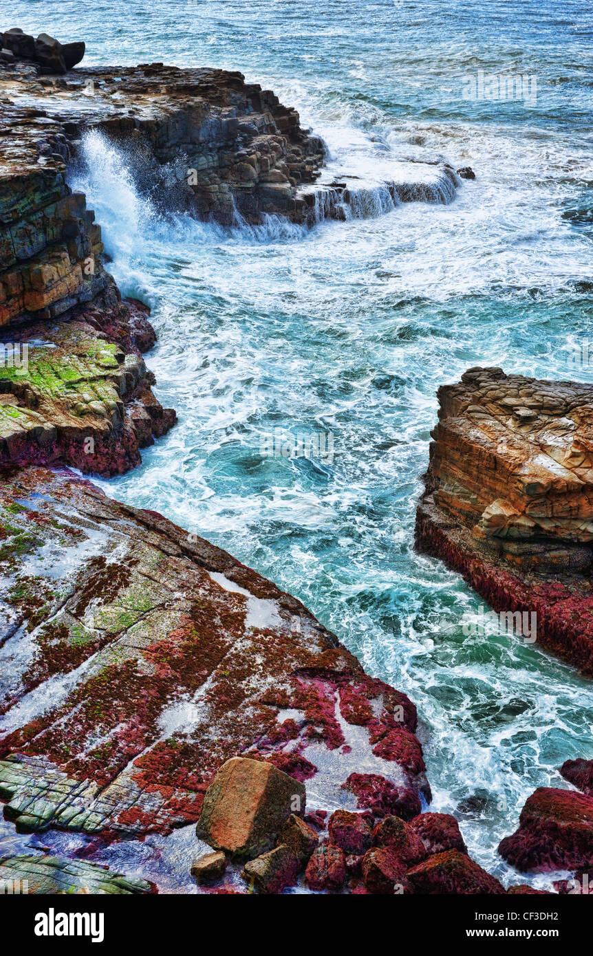 ocean waves crash on to rocks at the coast Stock Photo - Alamy