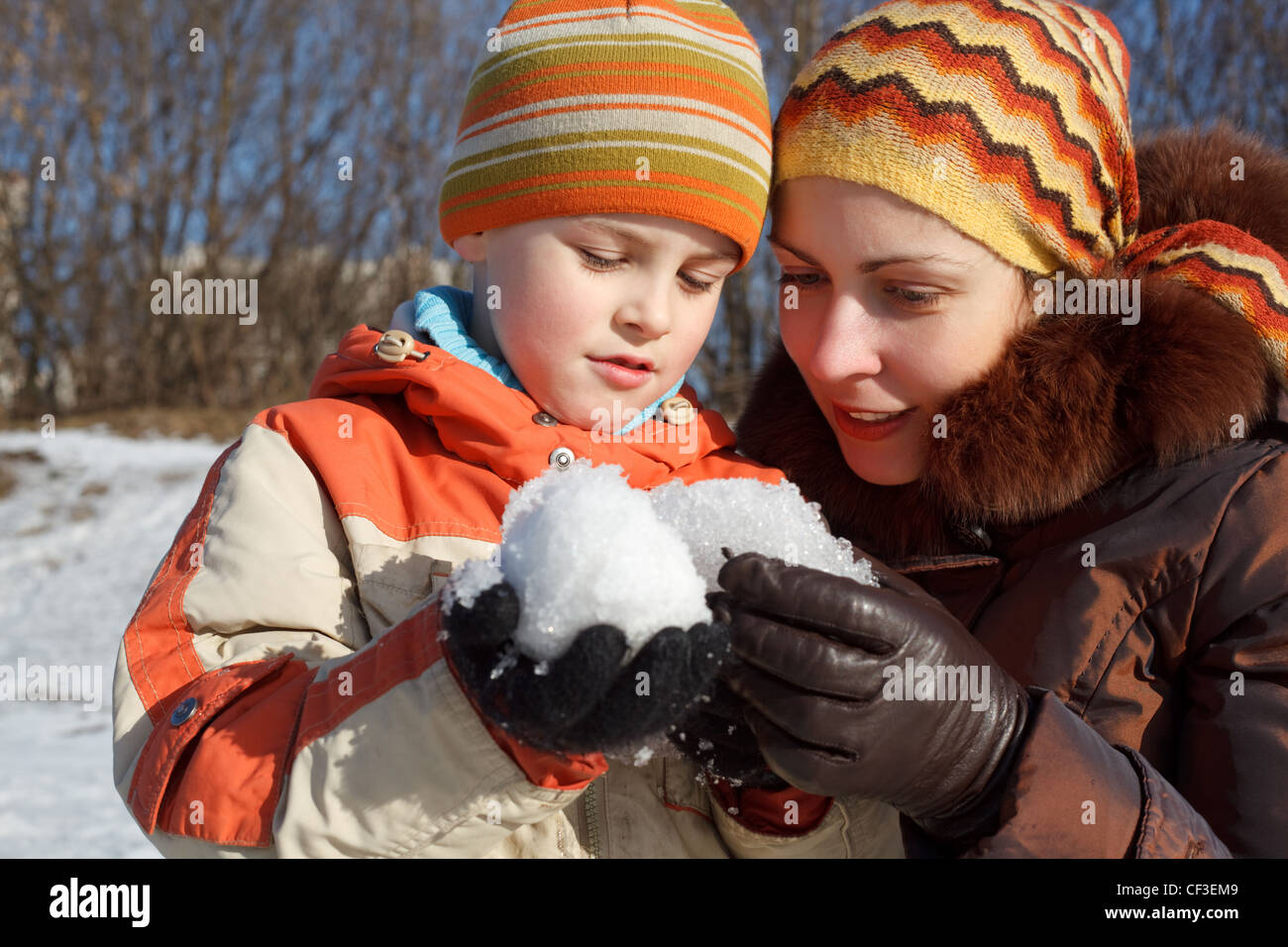 Mum and son snow hi-res stock photography and images - Alamy