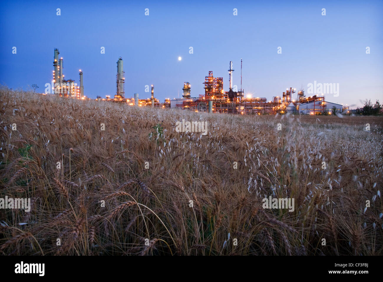 Canada oil refinery hi-res stock photography and images - Alamy