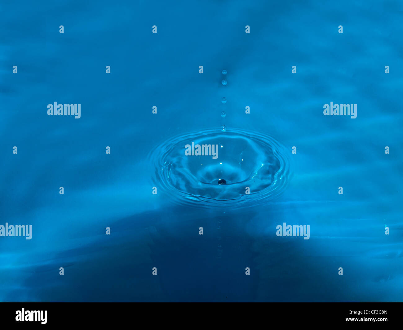 Crystallized water drops form concentric circles Stock Photo - Alamy