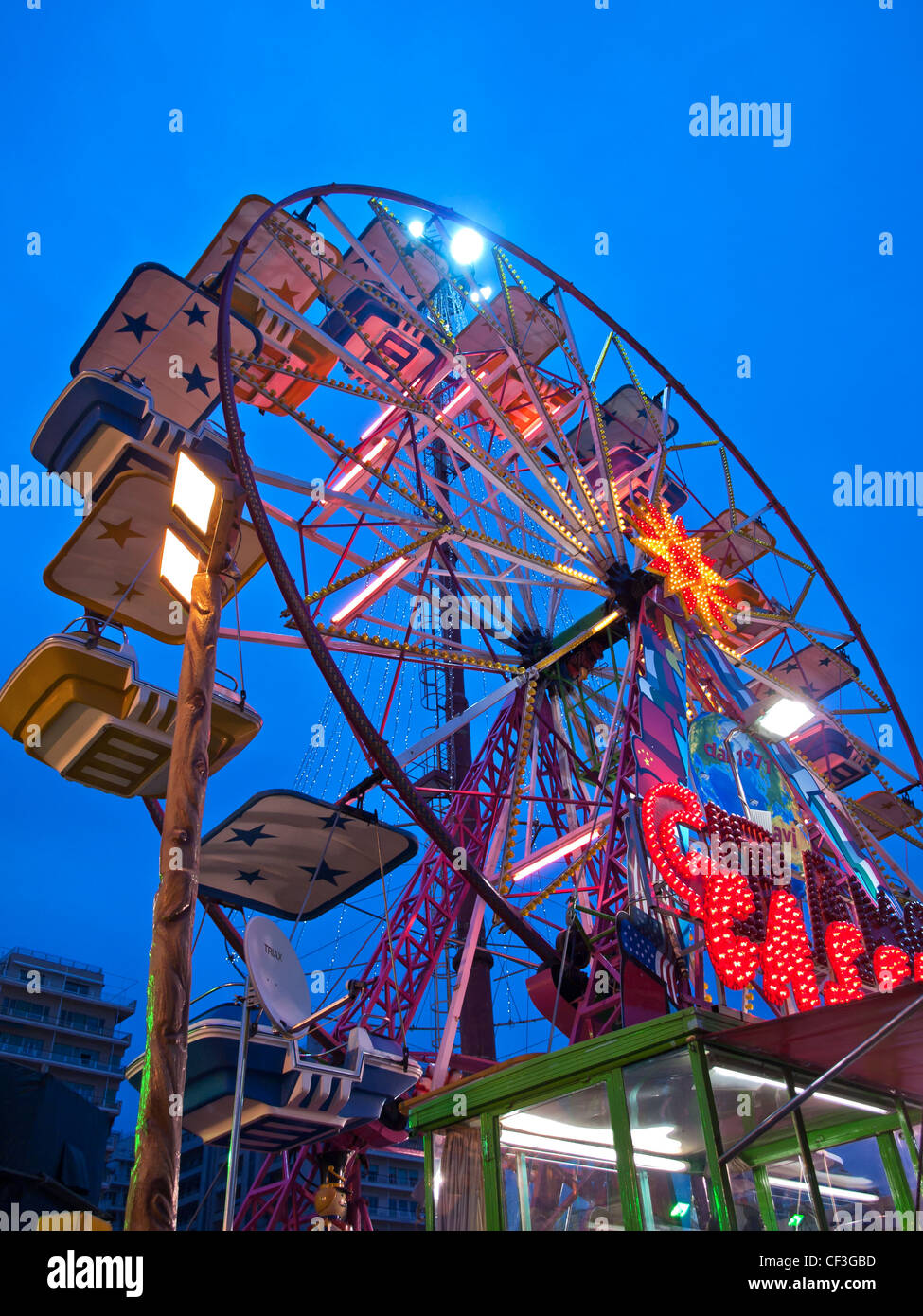 amusement park rides Stock Photo - Alamy